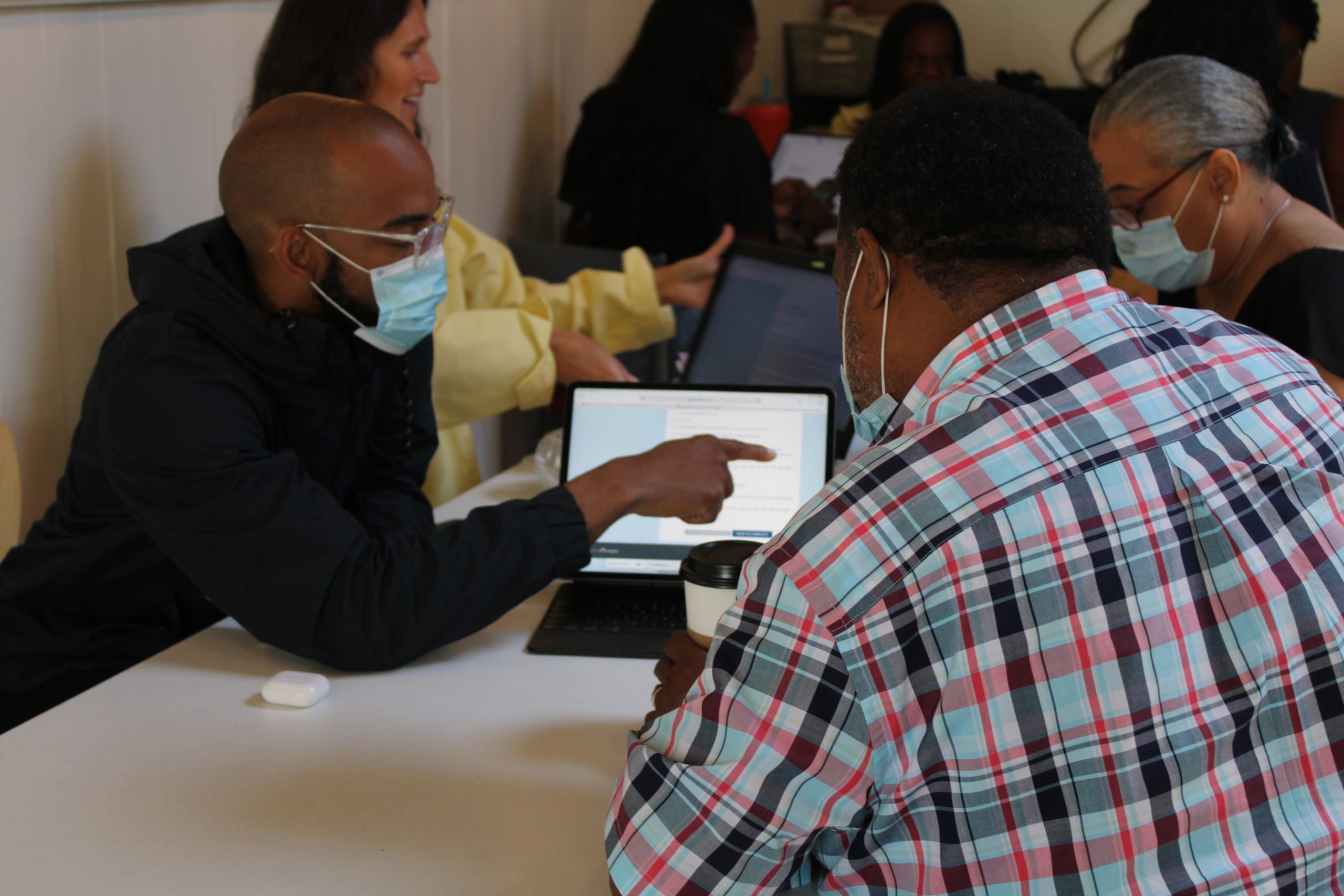 Media Coverage | Comcast Awards $90,000 and 50 Laptops to Neighborhood ...